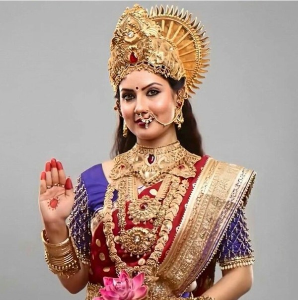 🥇Pooja Bose (también conocido como Puja Banerjee) Wiki, Altura, Años ...